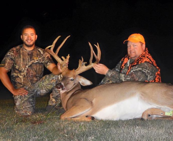 Kansas Whitetail Deer Hunting Guide, Outfitter, Booking Agent